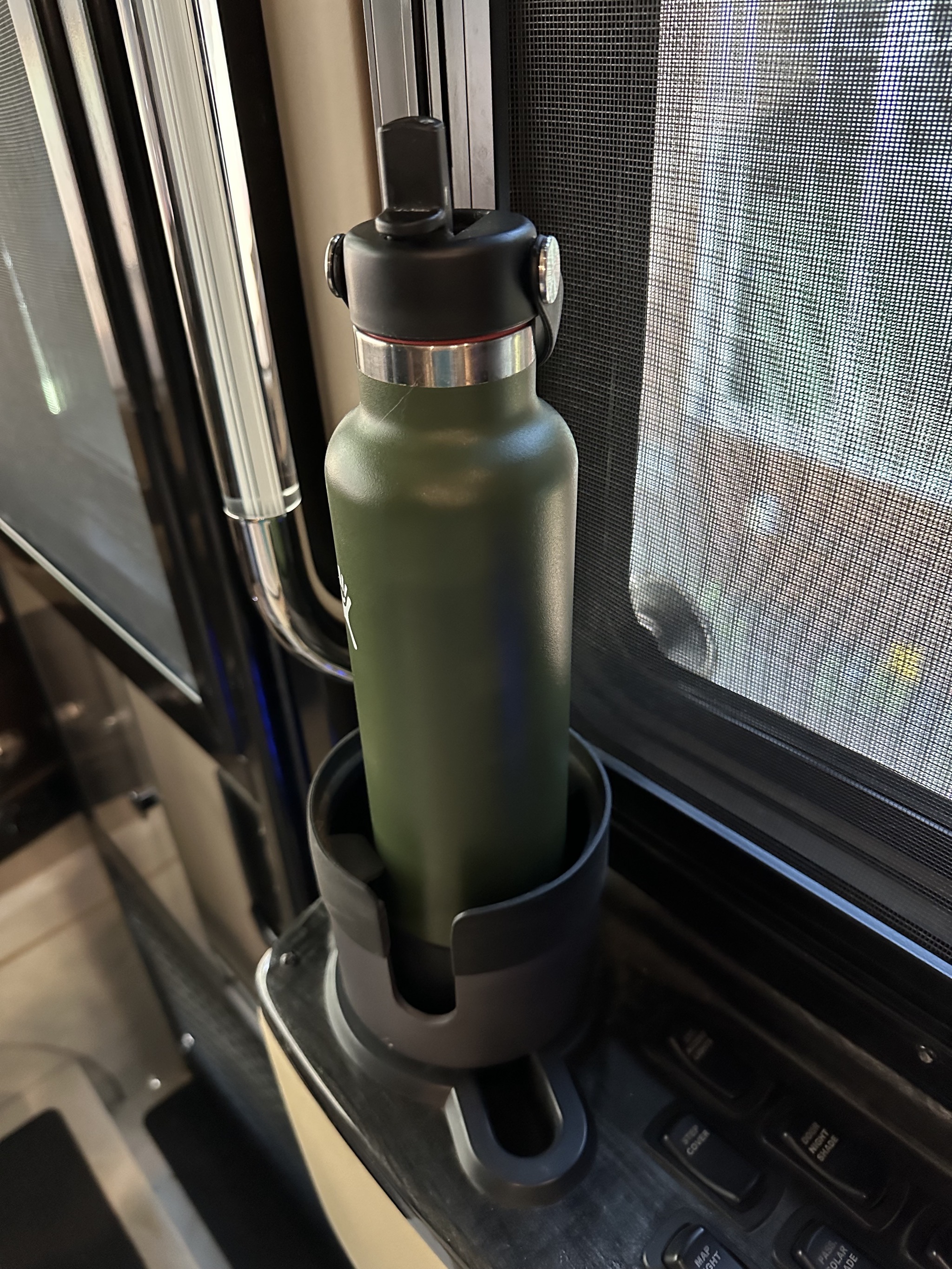 Extended cup holders – Sinclair Trails